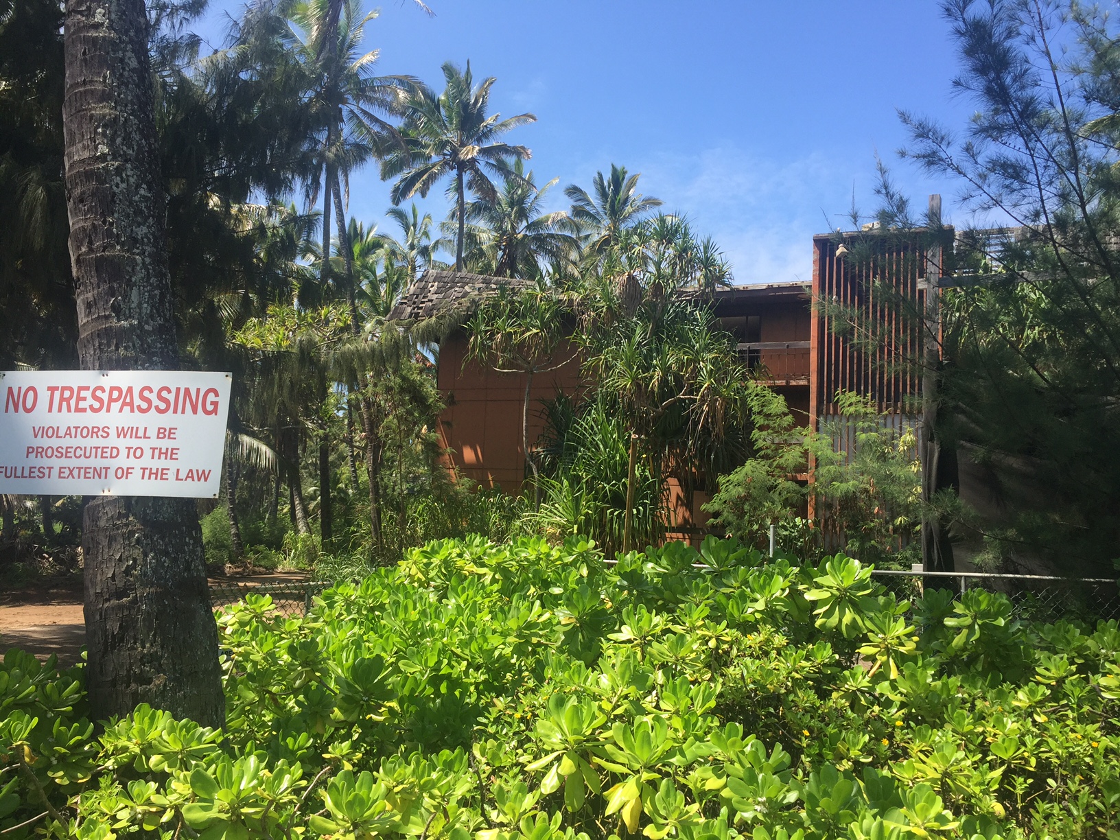 Demo Begins at Wailua's Coco Palms Resort - Hawaii Real Estate Market ...
